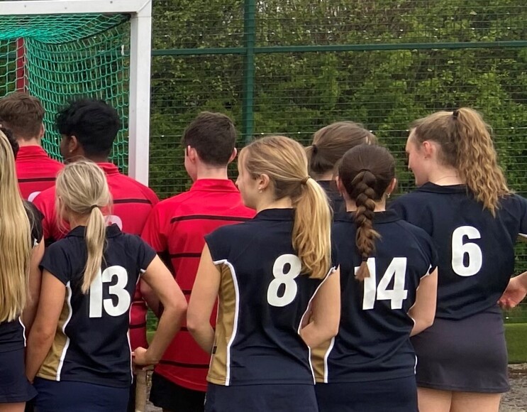 TWGGS v Skinners' Hockey Match - News - Tunbridge Wells Girls' Grammar ...