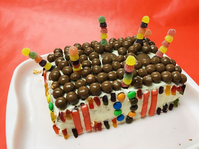 Lower Sixth Science Bake Off - News - Tunbridge Wells Girls' Grammar School